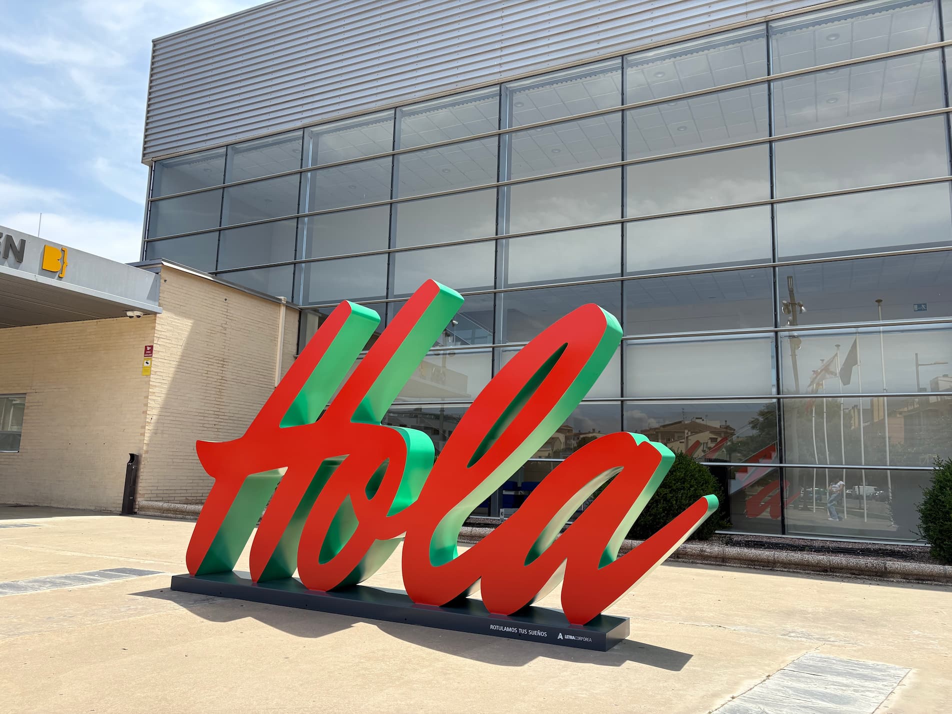 Letra Corpórea dona al Ayuntamiento de Barbastro un símbolo de ...